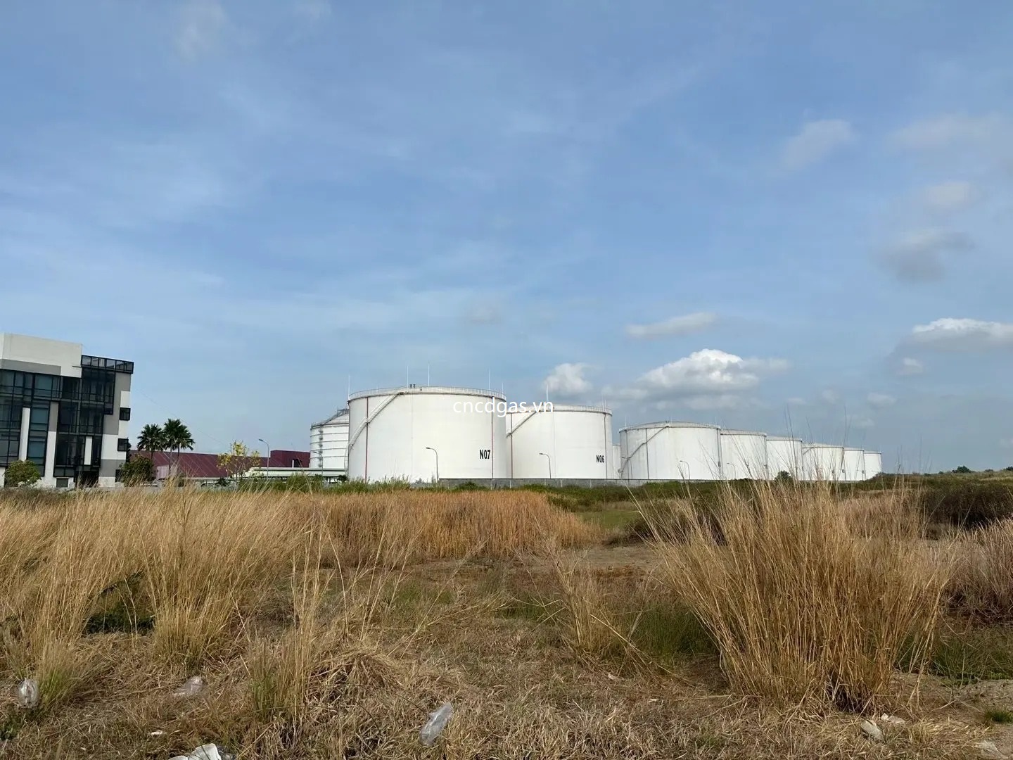 CNCD cấp bốn bộ hóa hơi LNG 5000㎥ cho trạm tái hóa khí LNG của khách hàng - CNCD Việt Nam